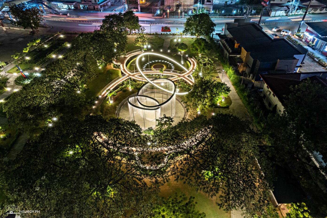 A Sparkling Christmas Tradition: Fuente Osmeña Circle’s Enchanting Tree ...